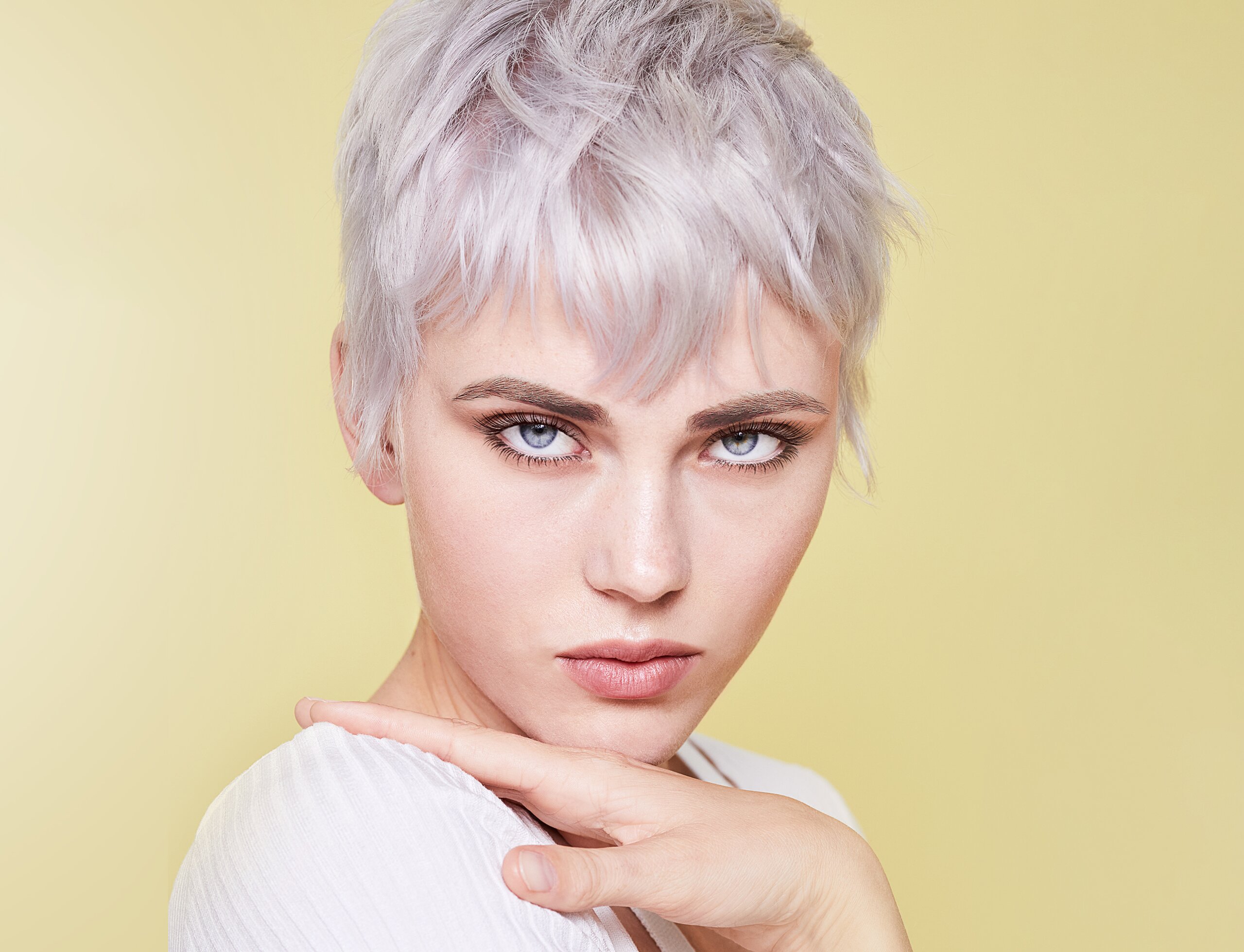 Haarfarbe auffrischen: So gelingt die Farbauffrischung ohne Färben